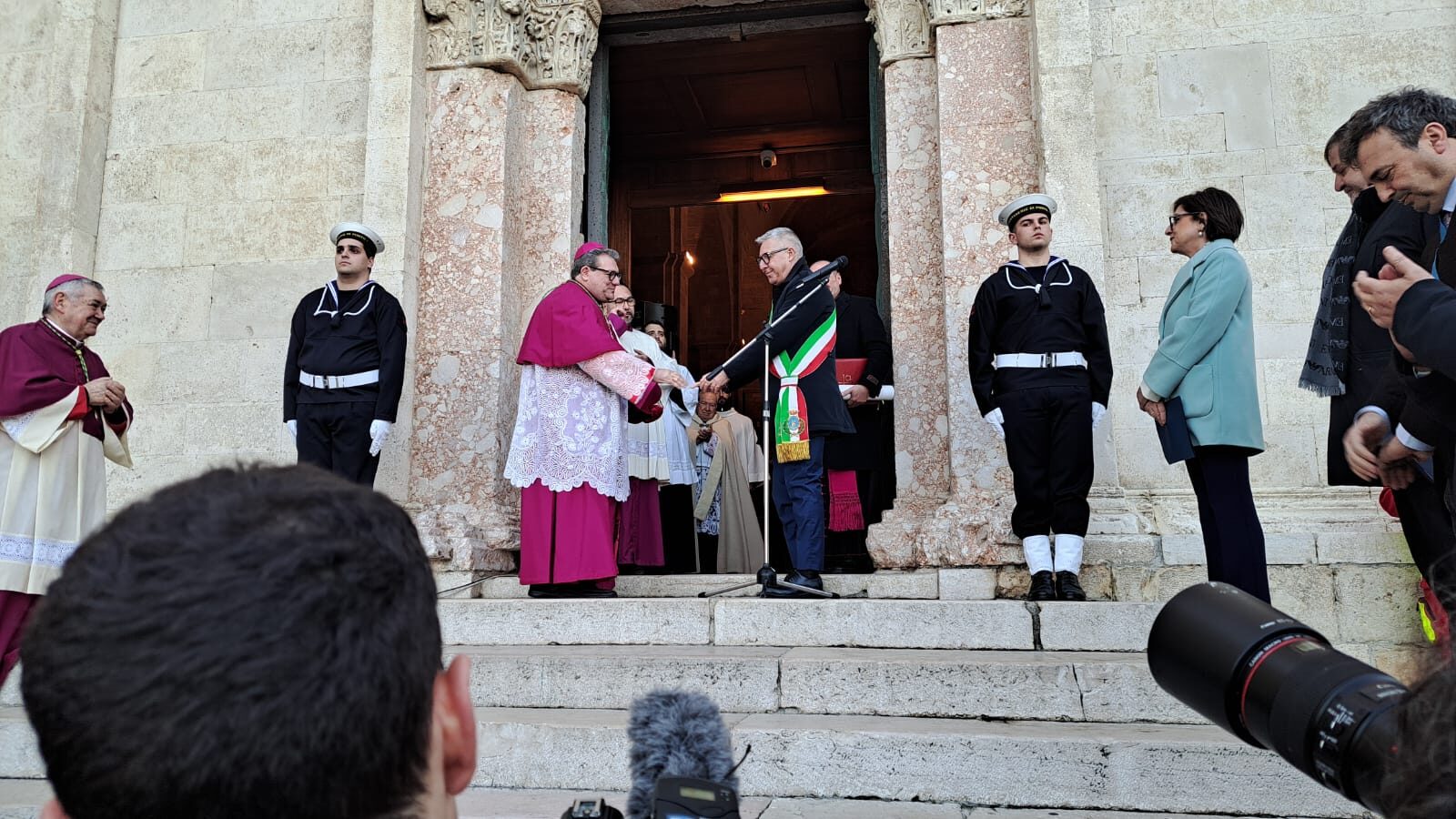 Termoli abbraccia il nuovo vescovo Claudio Palumbo - TermoliOnLine.it