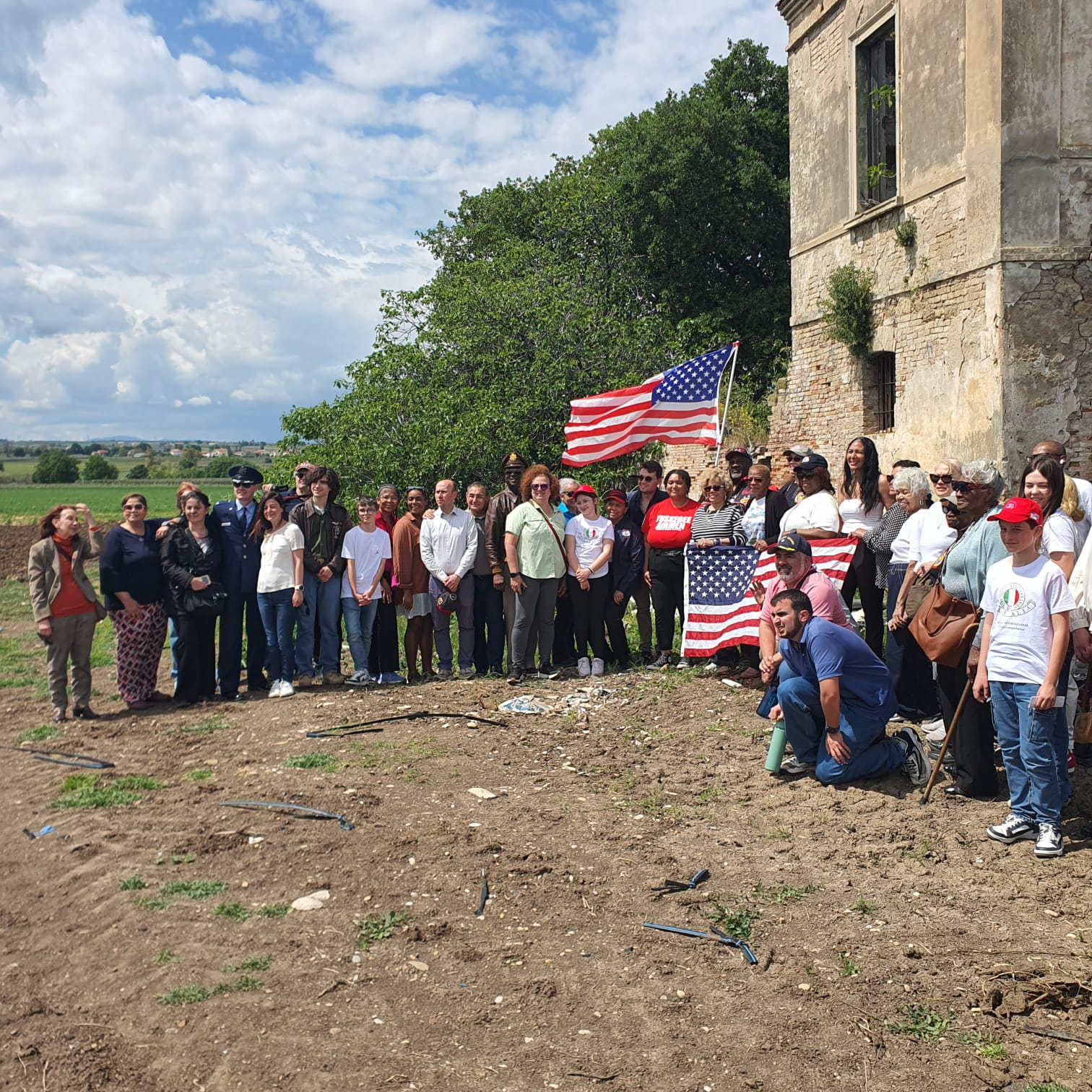 La storia e gli eroi di guerra, la Console Usa Tracy Pounds rende ...