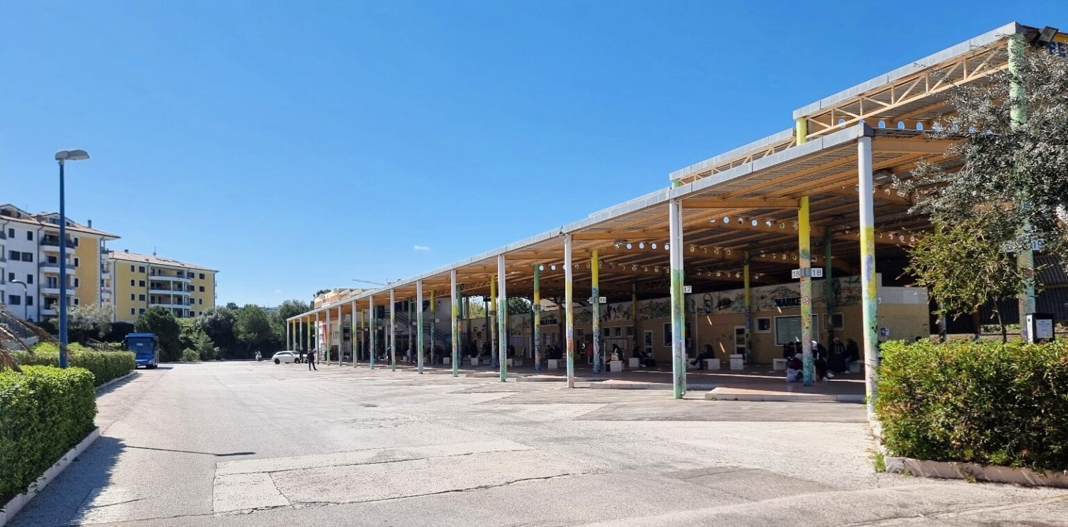 Aggredisce l’autista e i poliziotti al terminal bus di Termoli ...