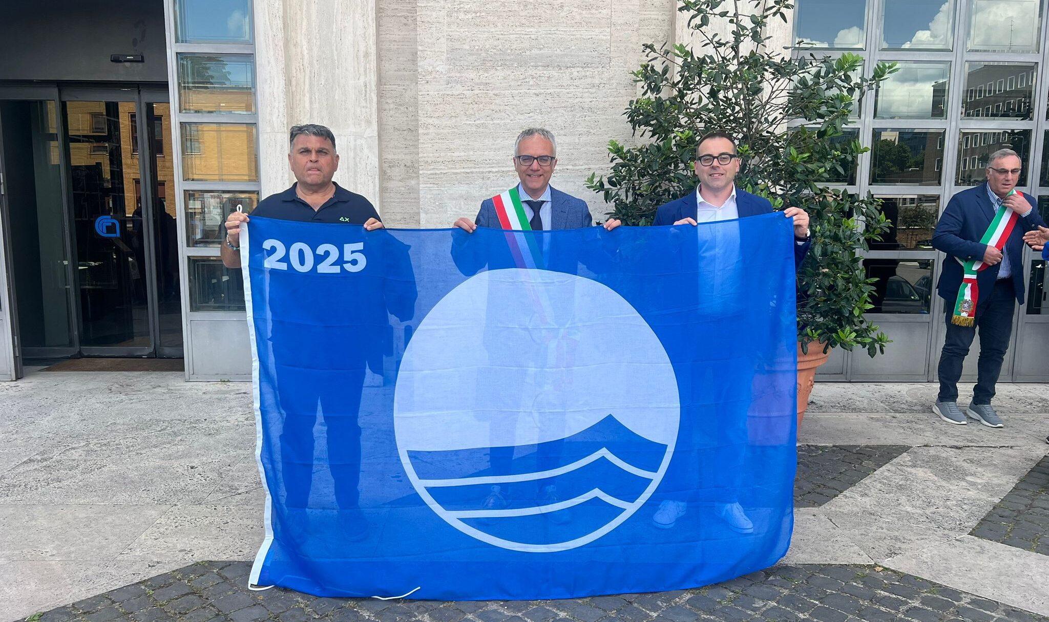 Campomarino fa 13: sventola la Bandiera Blu 2025 - TermoliOnLine.it