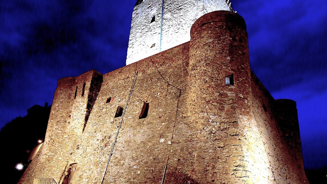 Il castello di Termoli, simbolo della città: rappresenta un singolare ...